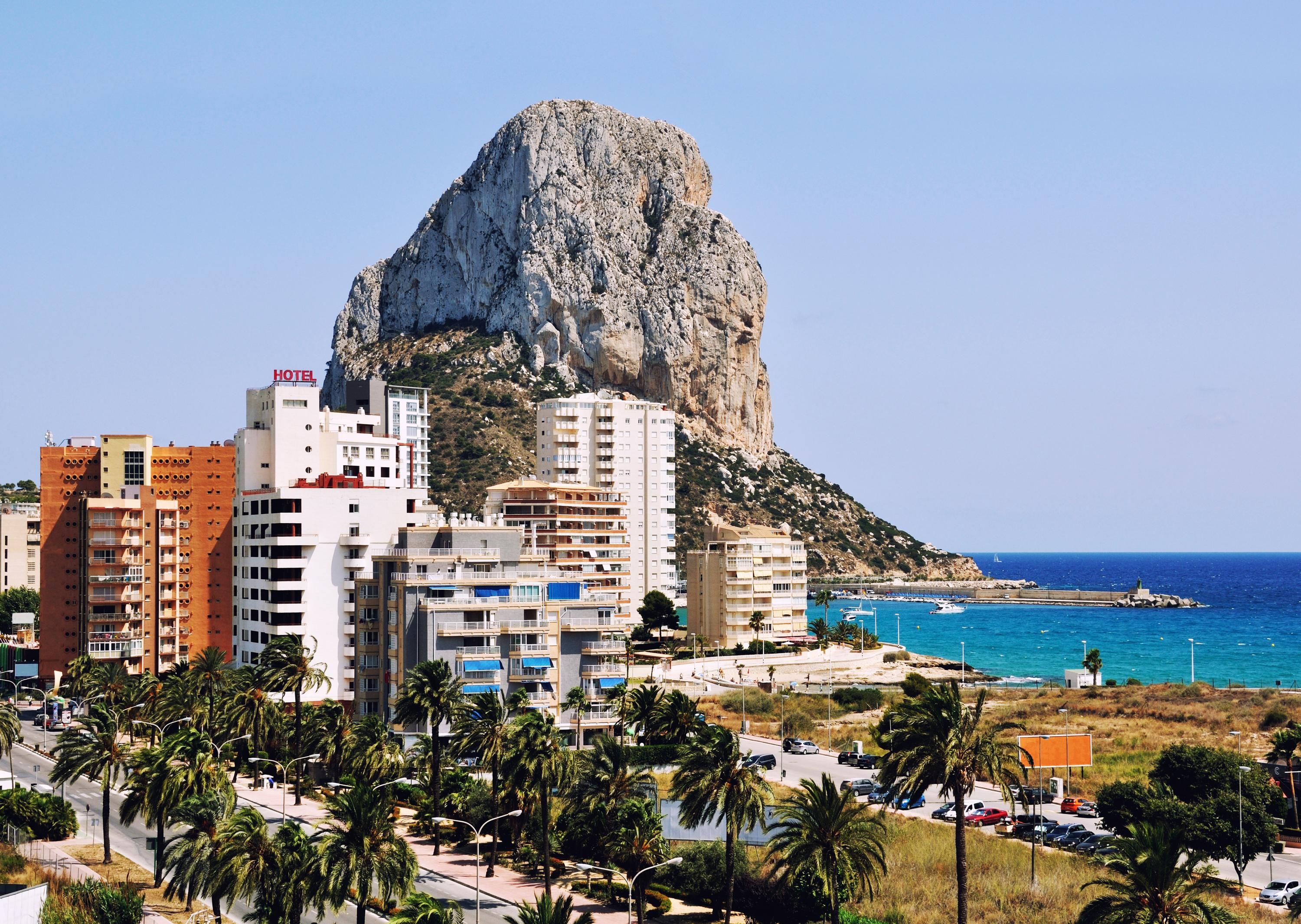 Hotels in Calp ab 18 € – Finde günstige Hotels mit momondo